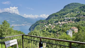 Apartamento, vista para o lago | Vista do quarto