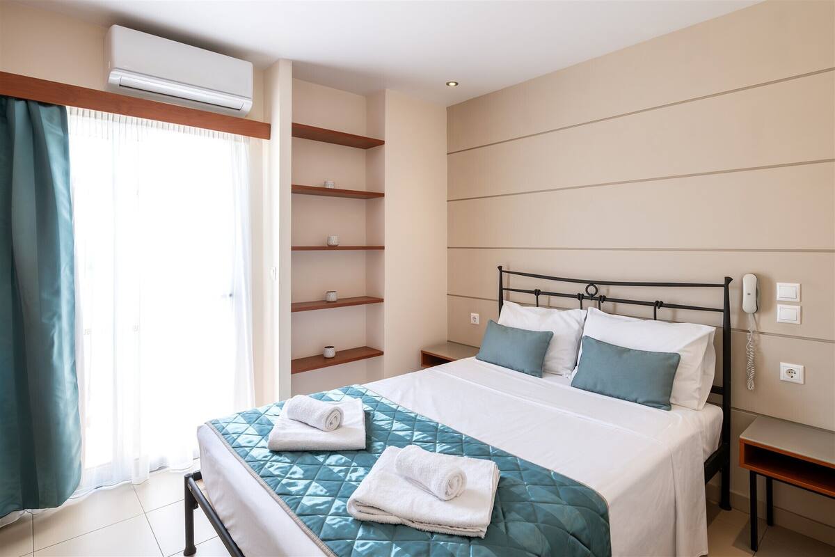 Suite Júnior | Cofre no quarto, secretária 