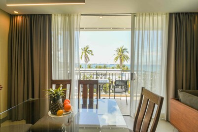 Court Meridian Hotel and Suites