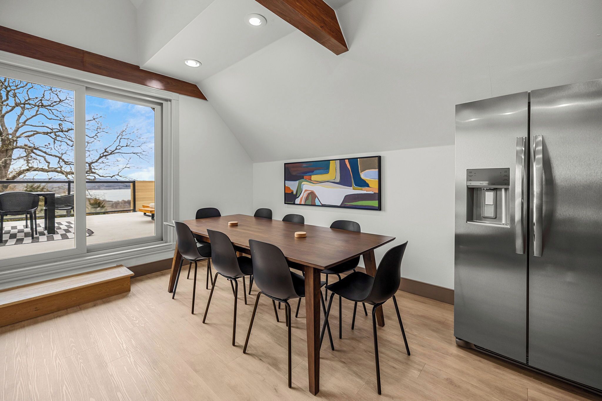 Suíte standard, 2 quartos, cozinha, vista para o lago | Sala de jantar