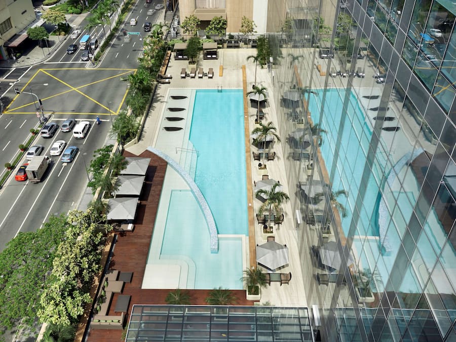 Piscina externa, barracas de cortesia, espreguiçadeiras