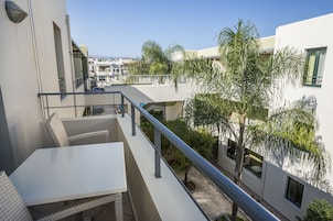 Standard Studio with Garden View | Vista do quarto