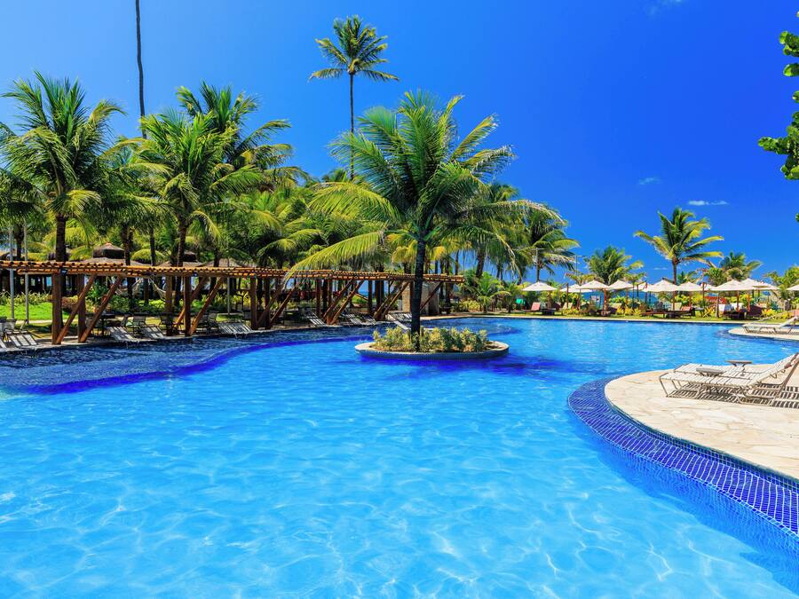 Piscina interna, 6 piscinas externas, guarda-sóis, espreguiçadeiras