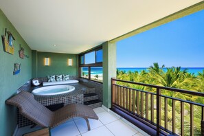 Quarto de Luxo | Minibar, cofre no quarto, com decoração personalizada 