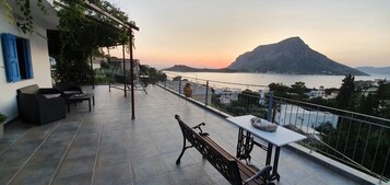 Apartamento, 2 quartos, vista para o mar | Terraço/pátio