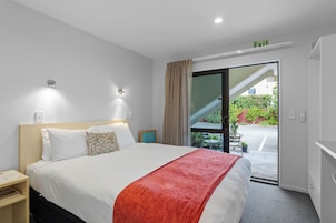 Estúdio econômico | Cortinas blackout, quartos à prova de som, ferros/tábuas de passar roupa