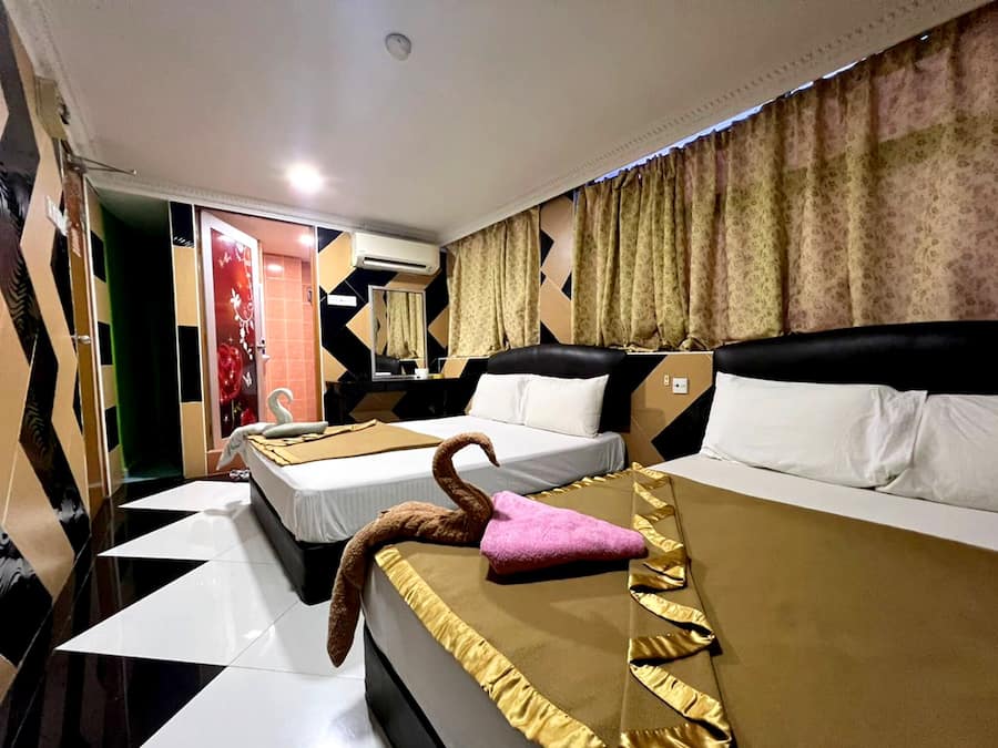 Quarto quádruplo | Escrivaninha, Wi-Fi de cortesia