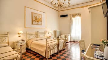 Roupa de alta qualidade, cofre no quarto, secretária