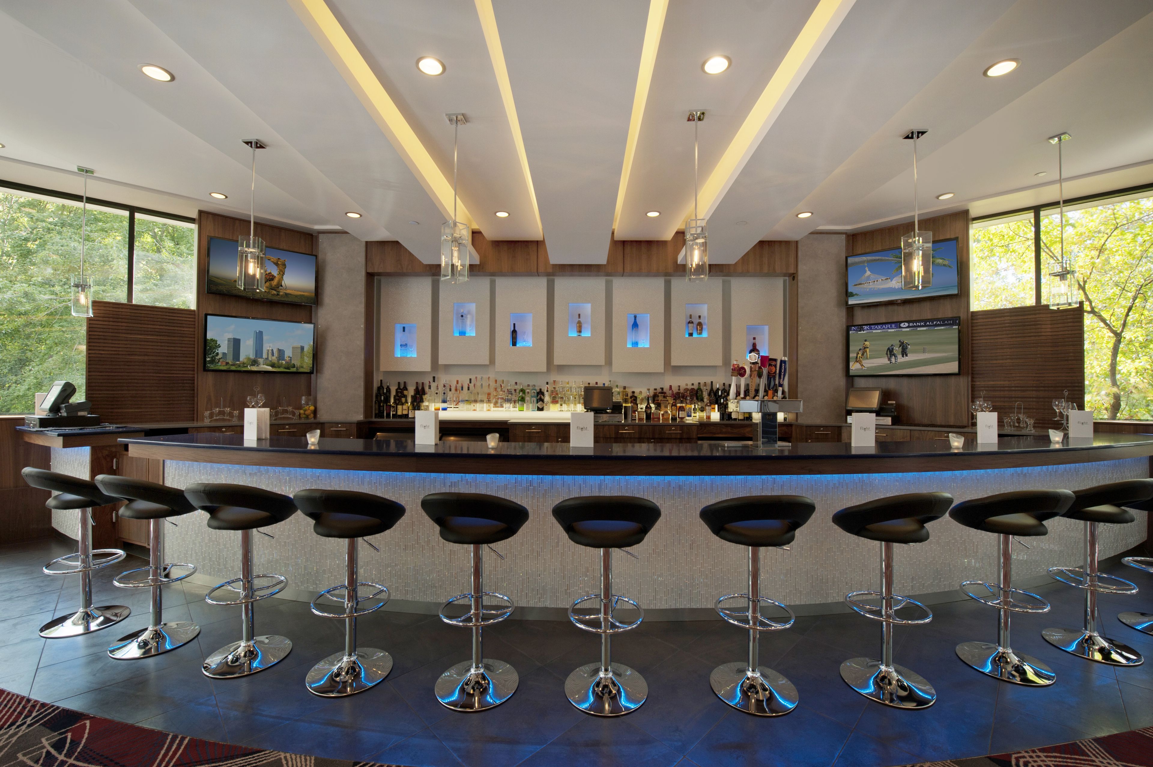 Serve jantares e happy hour 