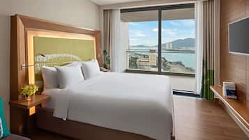 Roupas de cama premium, frigobar, cofres nos quartos, escrivaninha