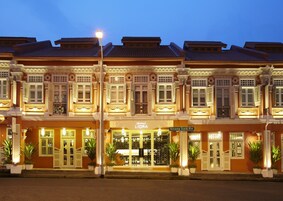 Fachada do alojamento (tarde/noite)