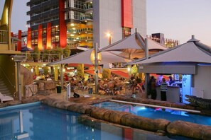 2 piscinas exteriores 