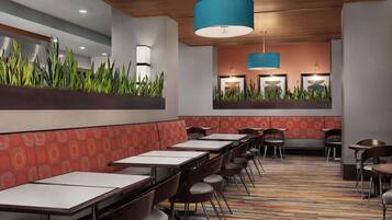 Café da manhã com buffet grátis todos os dias