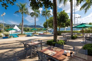 3 restaurantes, pequenos-almoços servidos, cozinha internacional 