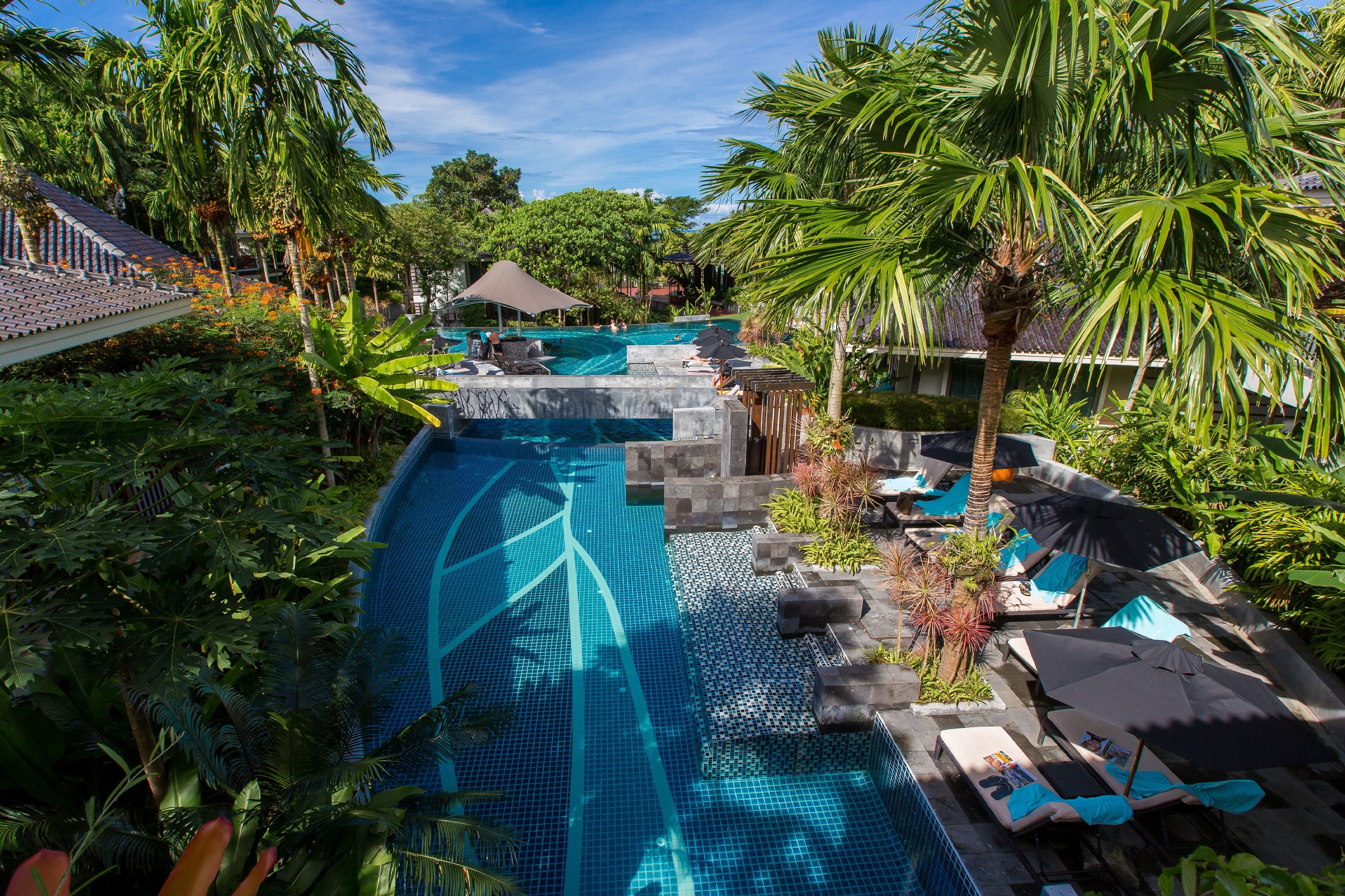 5 piscinas exteriores, guarda-sóis, espreguiçadeiras 