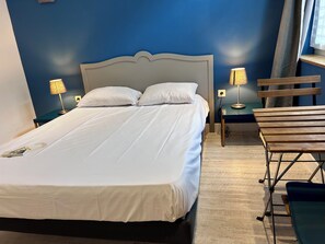 Quarto Duplo Standard | Roupa de alta qualidade, minibar, cofre no quarto 