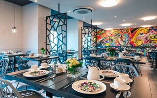 Pequeno-almoço tipo buffet diário (145 UAH por pessoa) 