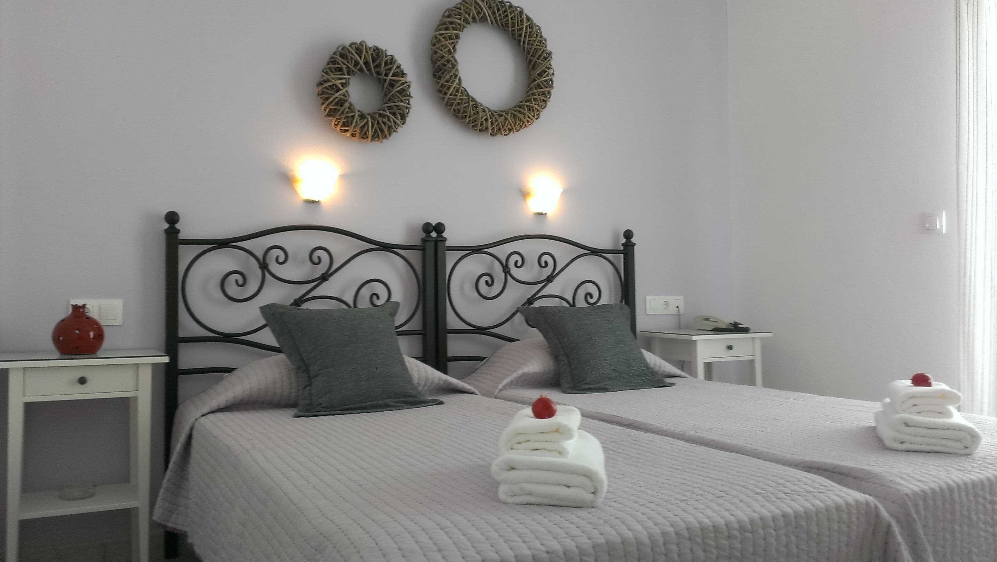 Quarto Superior | Lençóis de algodão egípcio, secretária, quartos insonorizados 