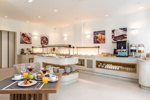 Pequeno-almoço tipo buffet diário incluído 