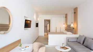 Suíte luxo, piscina particular | Cofres nos quartos, escrivaninha, cortinas blackout, Wi-Fi de cortesia