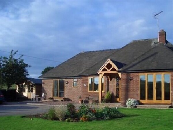 Quixhill - Denstone - Dove Meadow B & B - Derbyshire