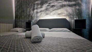 Quarto Triplo | Cofre no quarto, secretária, quartos insonorizados