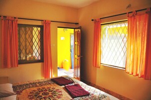 Quarto luxo, 1 cama de casal (No AC) | Escrivaninha, Wi-Fi de cortesia
