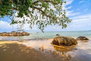 Na praia, toalhas de praia, massagens na praia, bares na praia