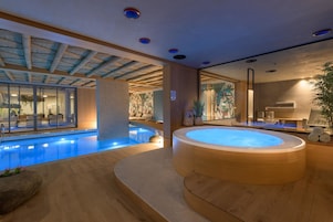 Tratamentos corporais, tratamentos faciais, manicures e pedicures 