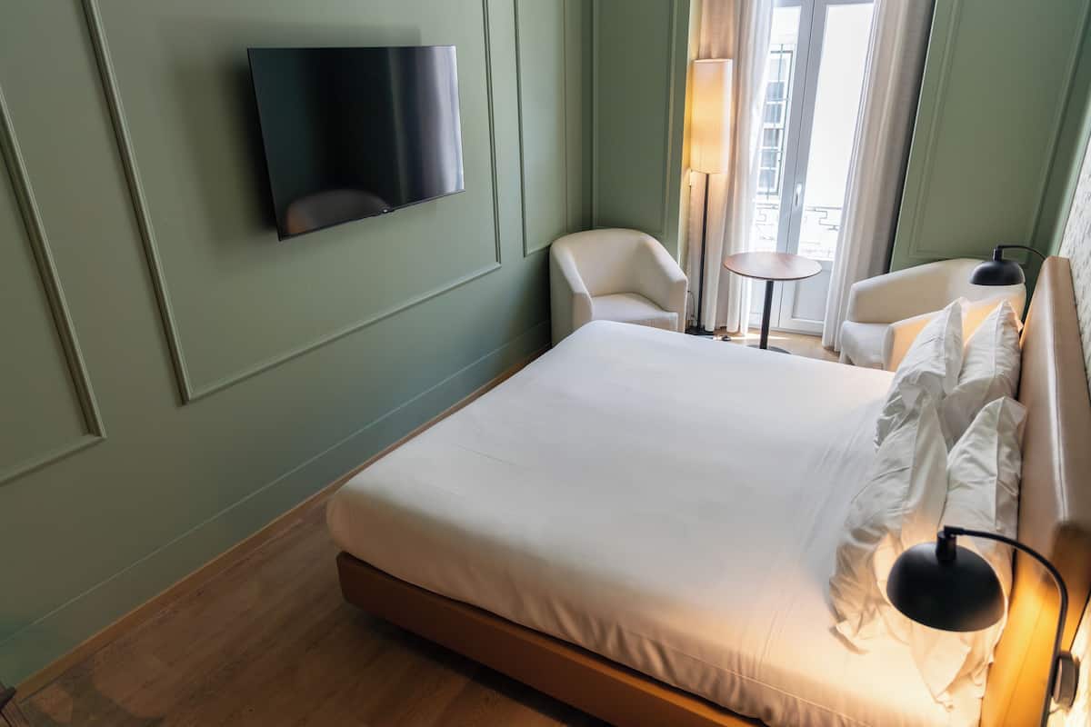 Quarto Duplo ou Twin (Small) | Roupa de alta qualidade, minibar, cofre no quarto, secretária 