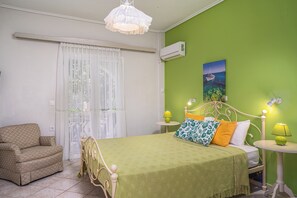 Estúdio, 1 quarto | Com decoração personalizada, com mobília individualizada, secretária 