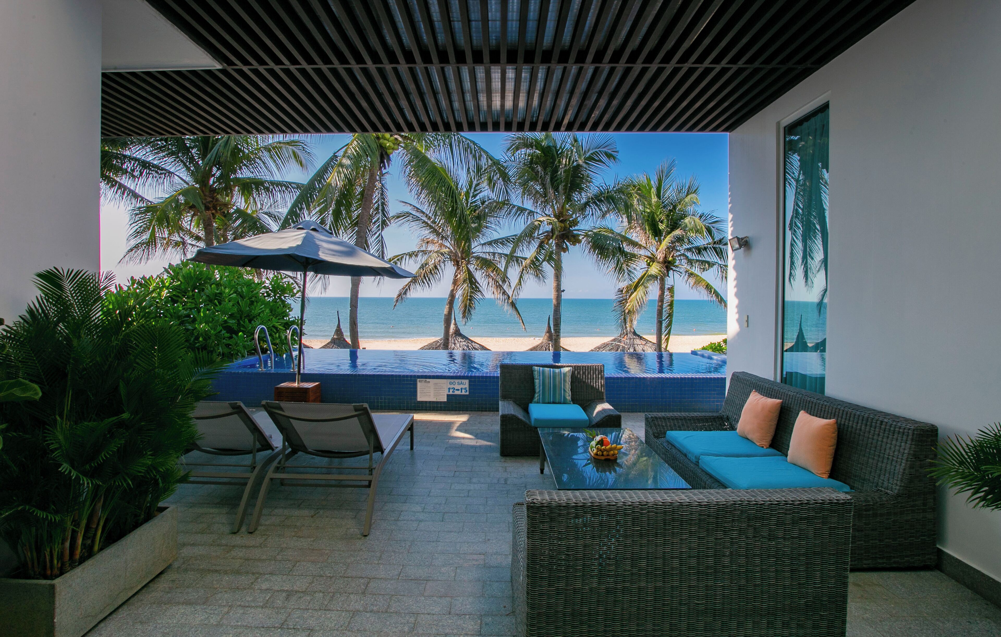 2 piscinas exteriores, da(s) 6:00 à(s) 7:00, guarda-sóis 