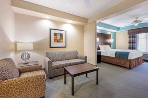 Suite, várias camas, não fumadores (with Sofabed) | Secretária, secretária adequada para computadores portáteis