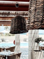 3 restaurantes: servem pequenos-almoços, almoços e jantares