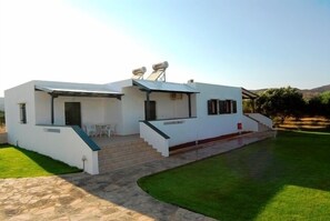 Fachada do alojamento (tarde/noite)