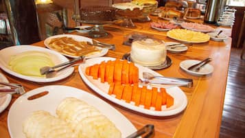 Café da manhã com buffet todos os dias (BRL 15 por pessoa)