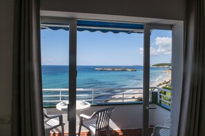 Apartamento Standard, varanda, vista para o mar | Vista do quarto