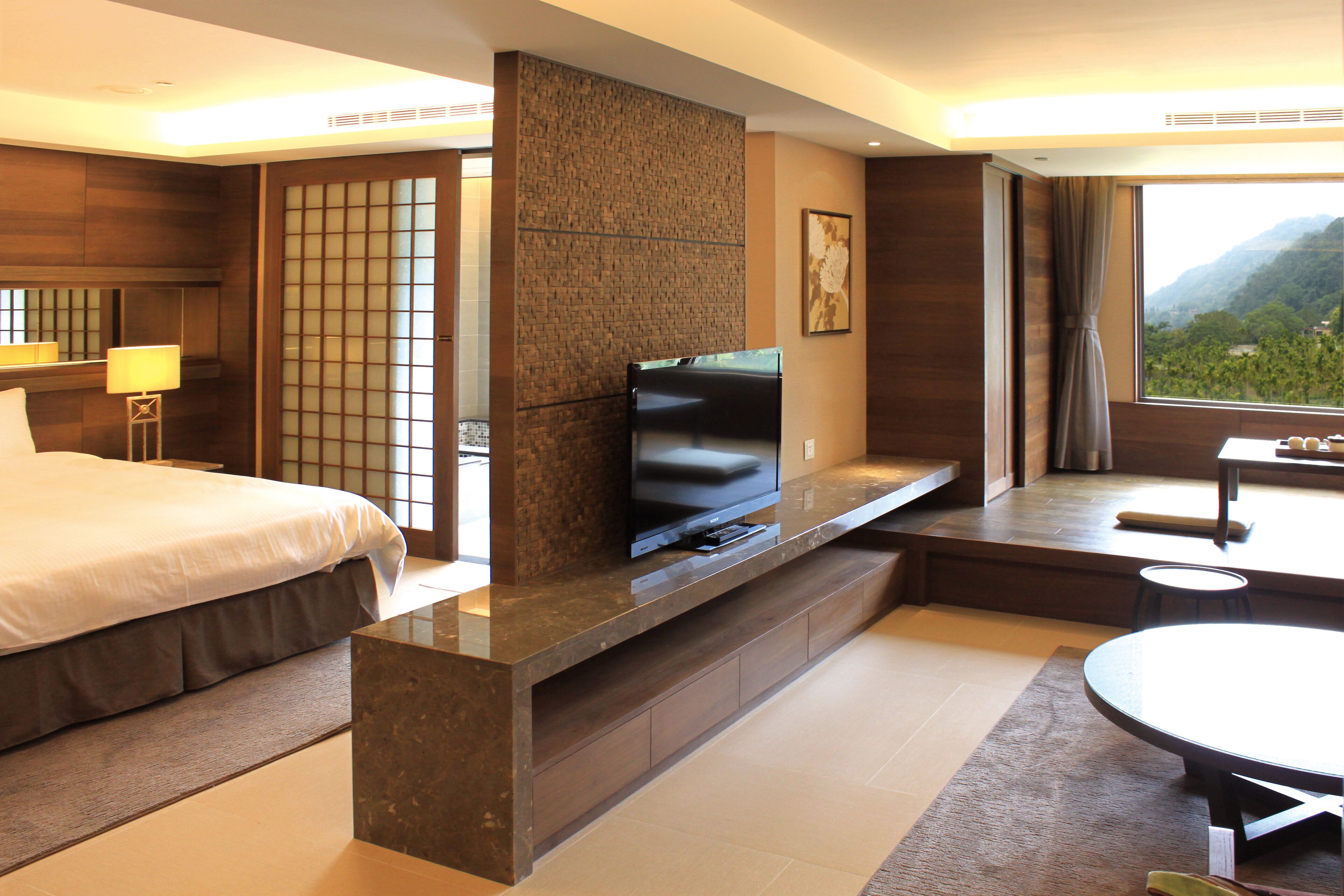 Suite Deluxe, 1 cama king-size | Edredões de penas, cofre no quarto, cortinas/cortinados opacos 