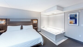 Suite, 1 cama king-size, banheira de hidromassagem | Lençóis de algodão egípcio, roupa hipoalergénica 