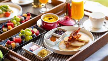 Pequeno-almoço tipo buffet diário (47.96 SGD por pessoa)