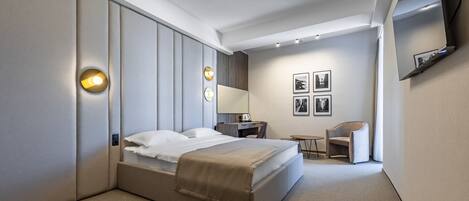 Quarto superior | 1 quarto, roupas de cama antialérgicas, frigobar, cofres nos quartos