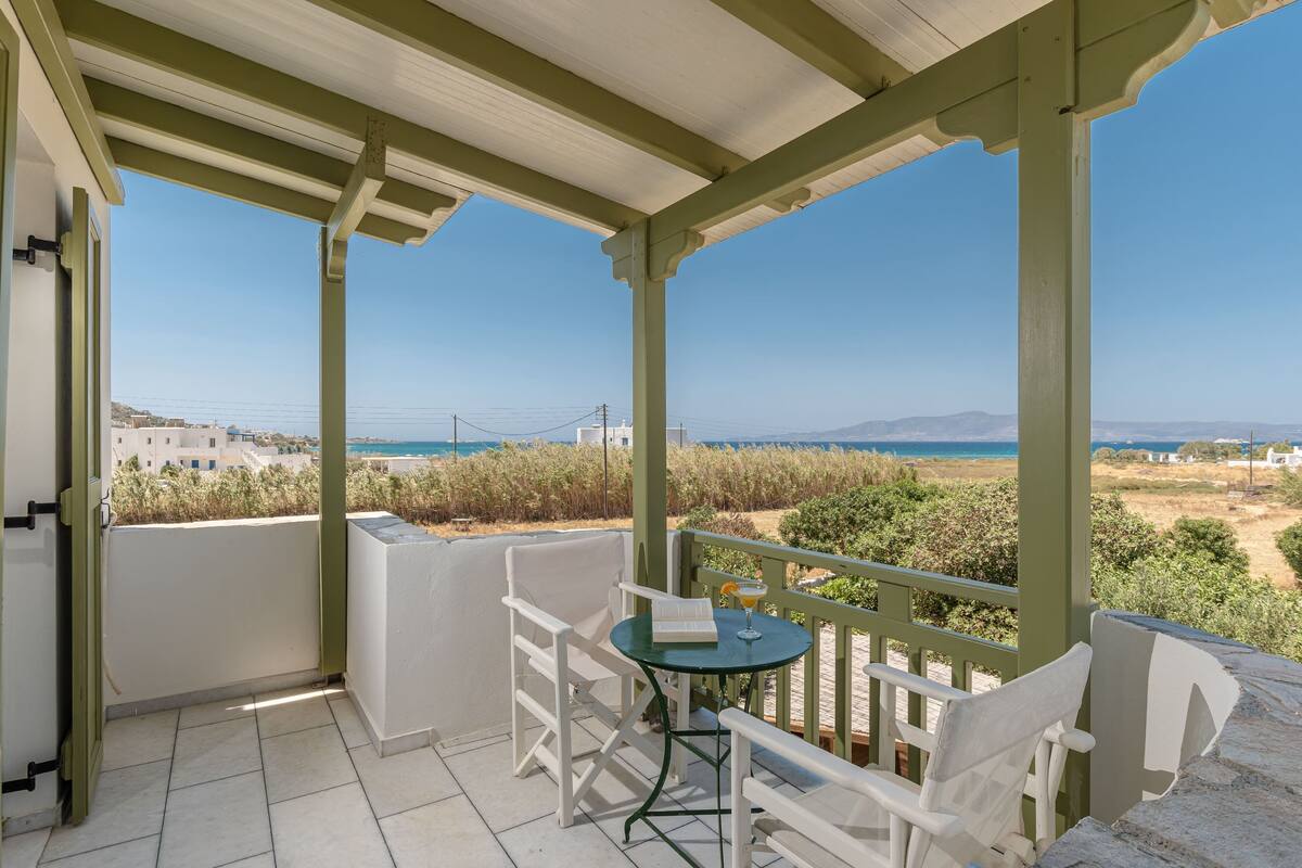 Apartamento, vista para o mar | Quartos insonorizados, ferro/tábua de engomar, roupa de cama fornecida 