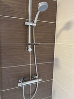 Quarto casal, suíte (The Station) | Banheiro | Produtos de toalete grátis, secador de cabelo, toalhas de banho