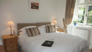 Quarto casal standard, suíte | Wi-Fi de cortesia, individualmente decorados