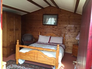 Cofres nos quartos, individualmente decorados