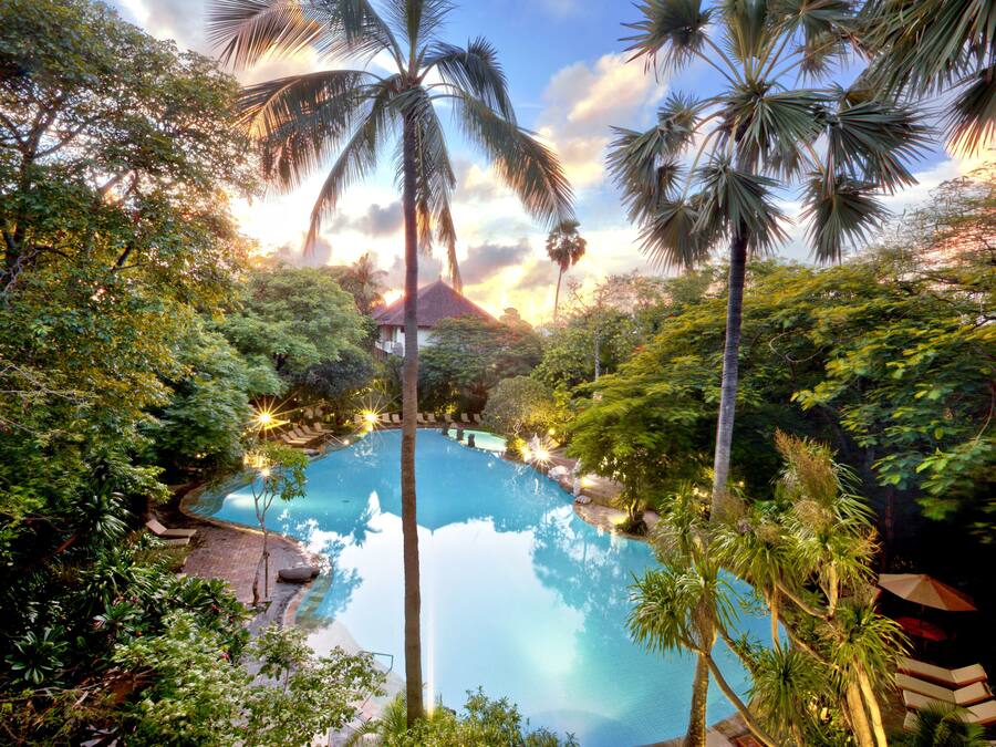 2 piscinas exteriores, espreguiçadeiras