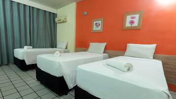 Triplo twin | Minibar, com decoração personalizada, com mobília individualizada