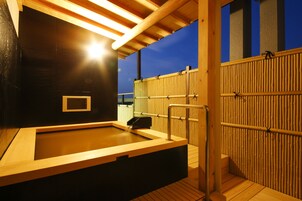 Suite Tradicional, não fumadores (with High Class Open-air bath) | Minibar, cofre no quarto, com decoração personalizada