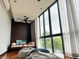 Penthouse Suite | Cofre no quarto, cortinas/cortinados opacos, quartos insonorizados 