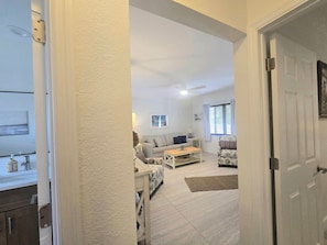 Vila conforto, 2 quartos, para não fumantes, vista para o jardim | Camas com colchões pillow-top, cofres nos quartos